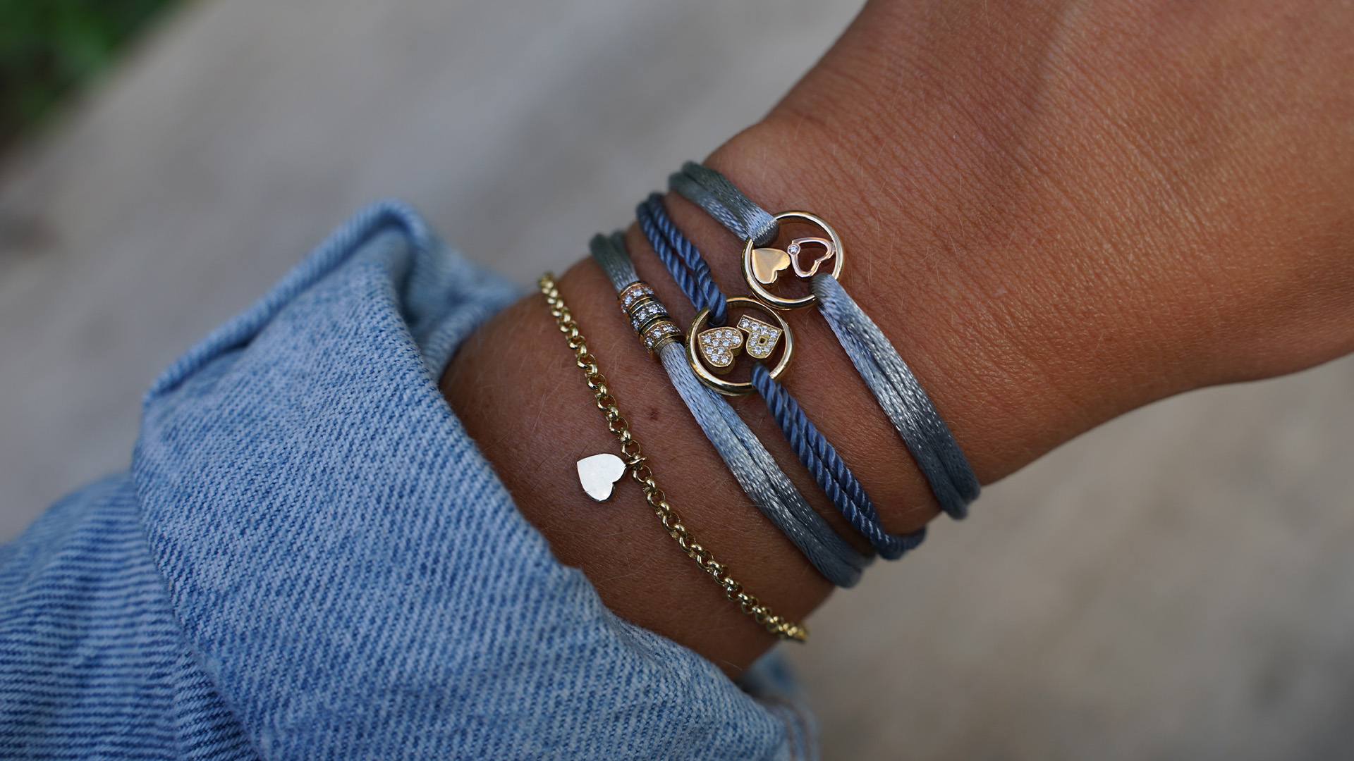 How Do You Put on a Bracelet Yourself? | Tips & Tricks | Minitials